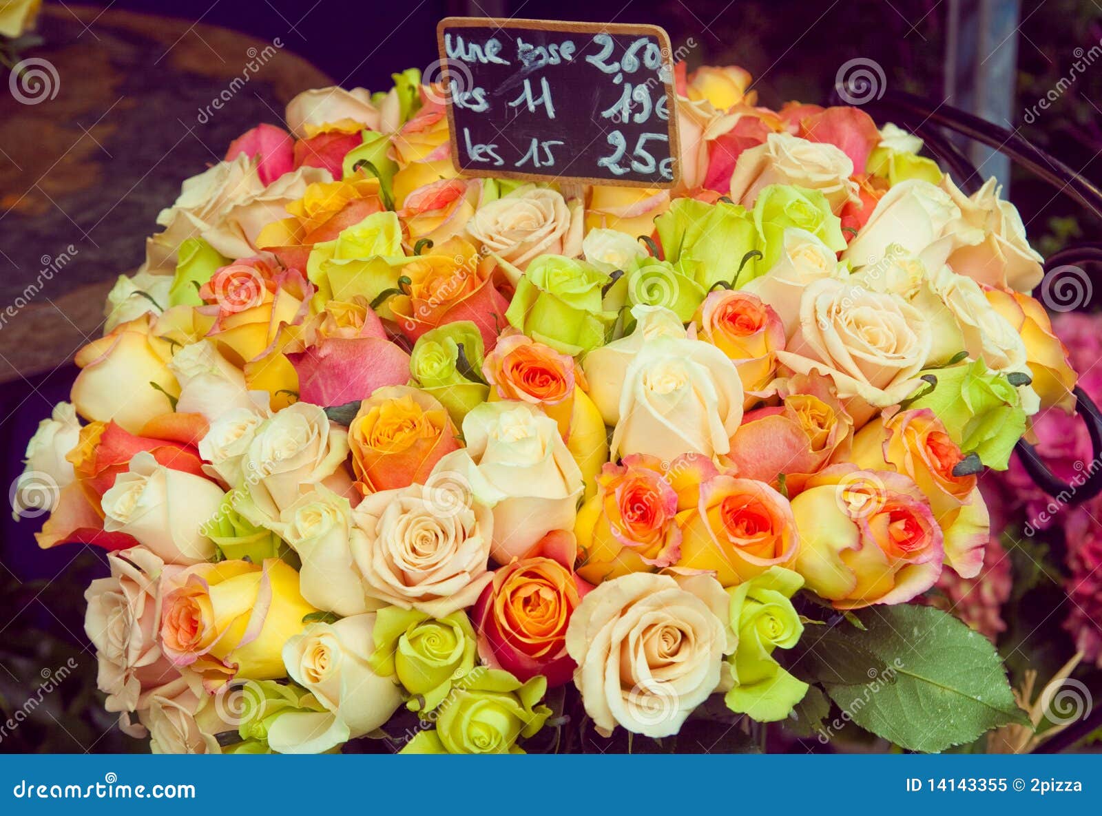 Position de roses en vente image stock. Image du roses - 14143355