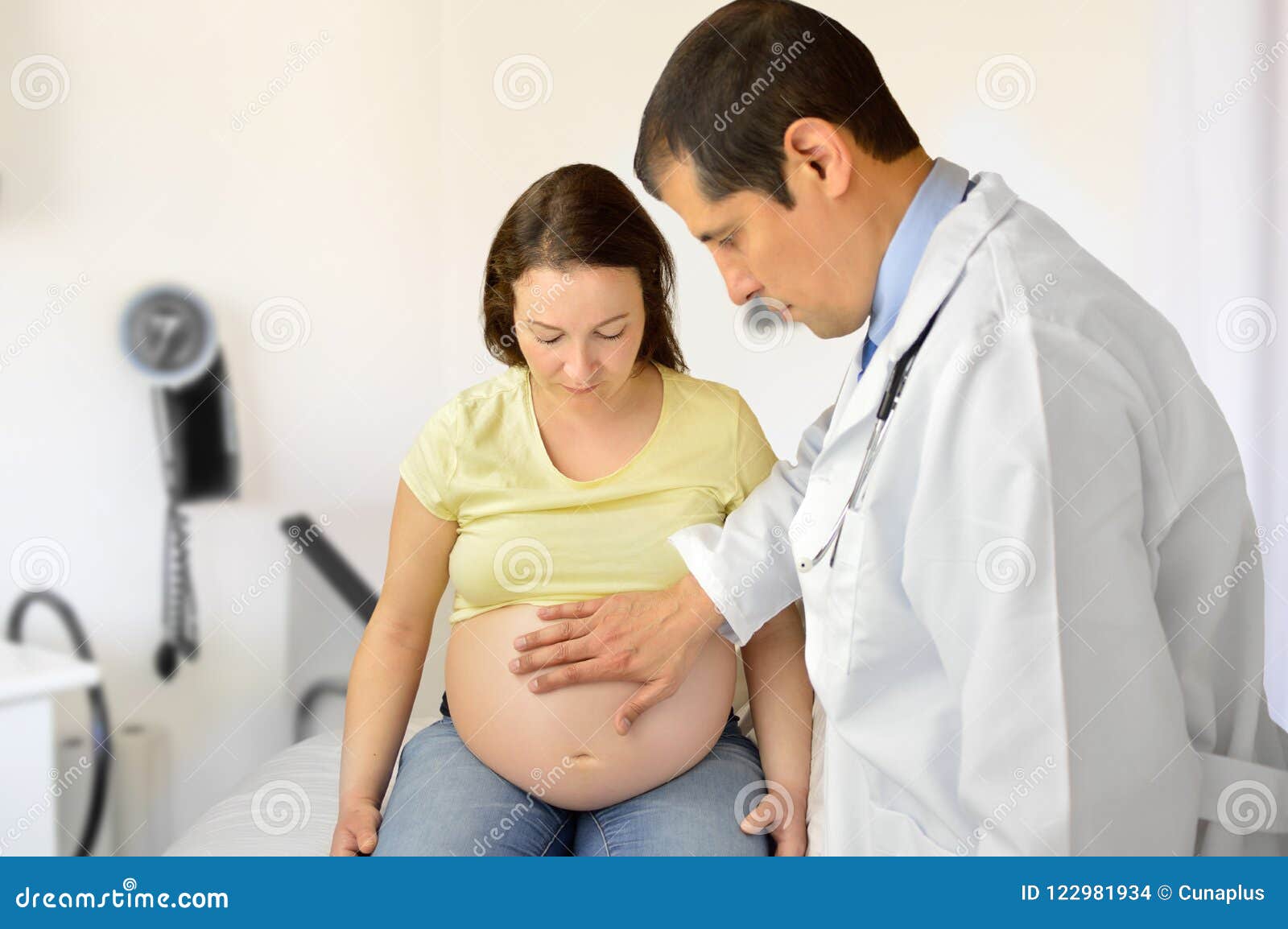Position Foetale Parfaite ! Photo stock - Image du aspirant, fuselage ...