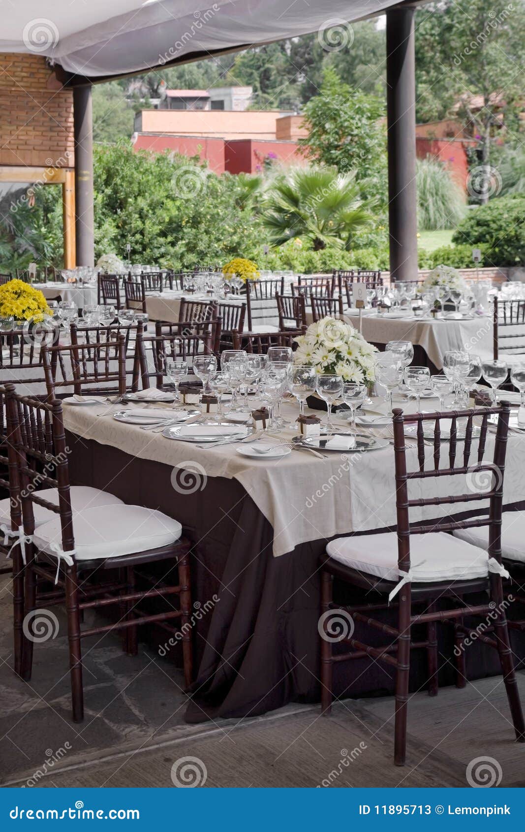 Positionnement De Tableau De Mariage Image stock - Image du ...