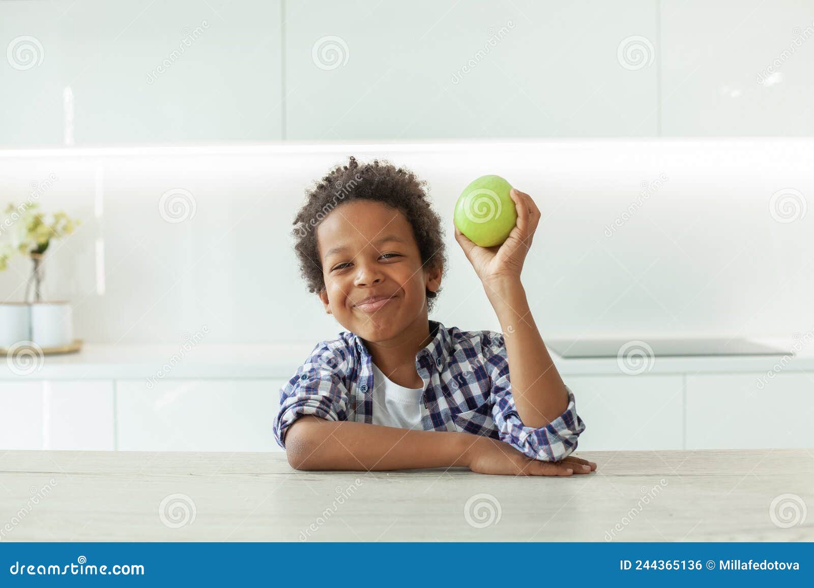 Red Apple Looking In The Mirror And Seeing Itself As A Green Apple ...