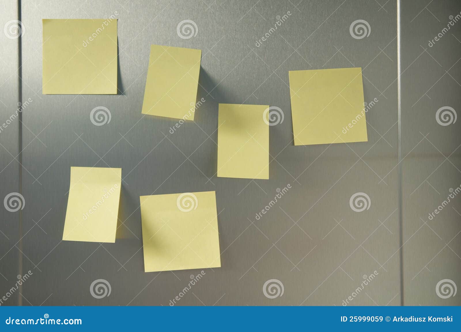 Post-it amarillo imagen de archivo. Imagen de nota, metal - 25999059