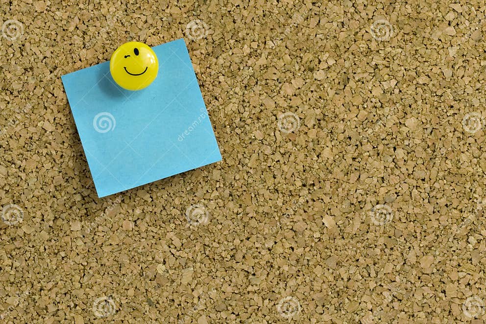 Post-it azul no corkboard imagem de stock. Imagem de pegajoso - 14472093