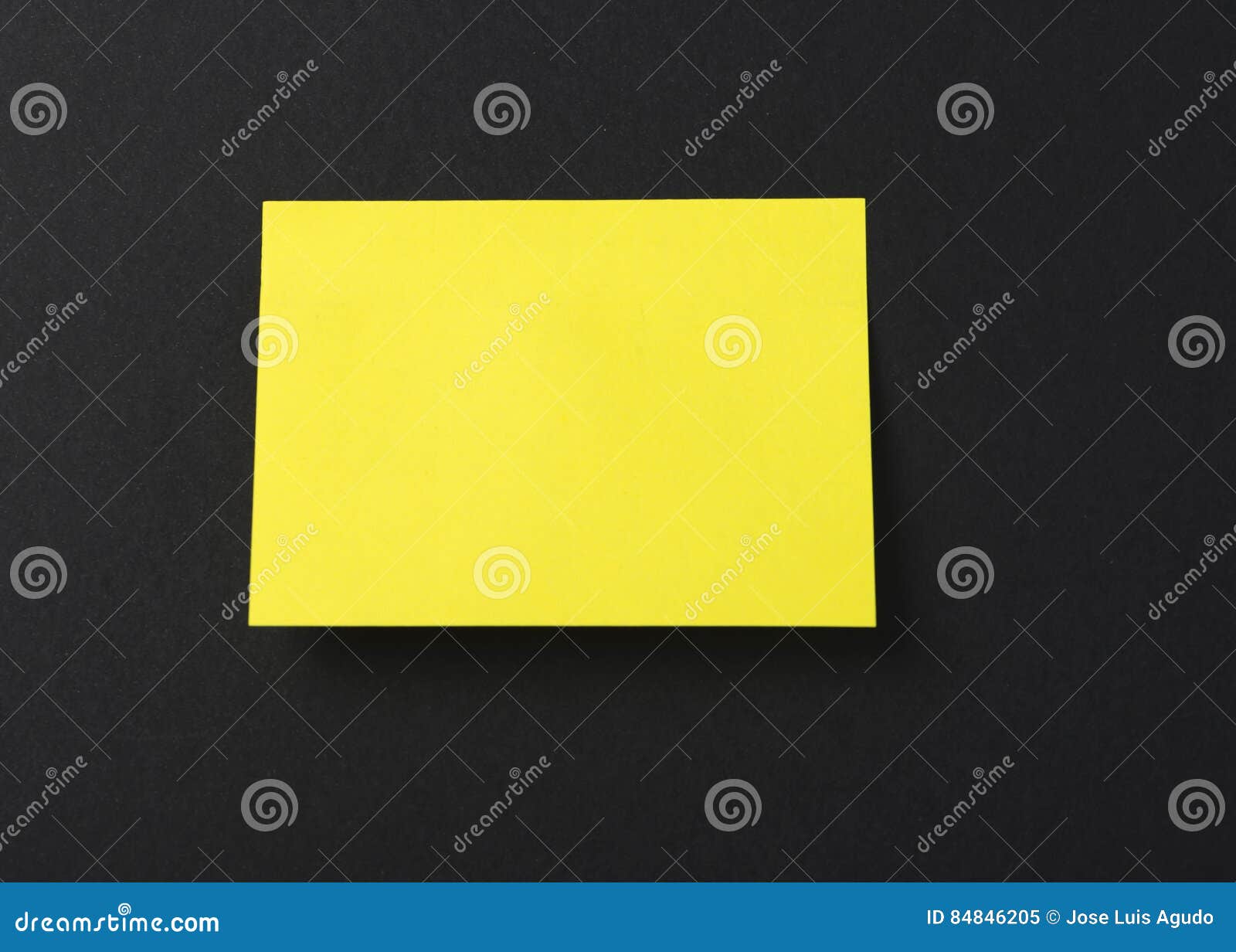 Post-it Giallo Su Fondo Nero Immagine Stock - Immagine di ricordo ...