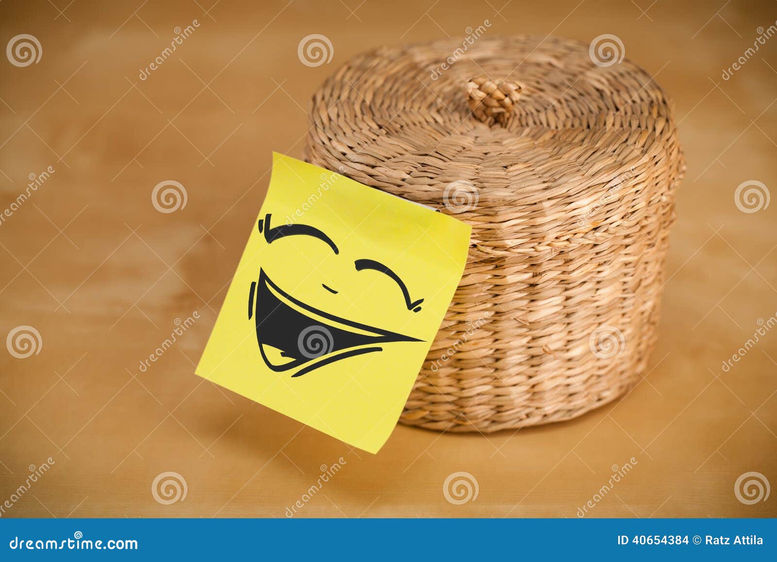 Post-it Note with Smiley Face Sticked on Jewelry Box Stock Photo ...