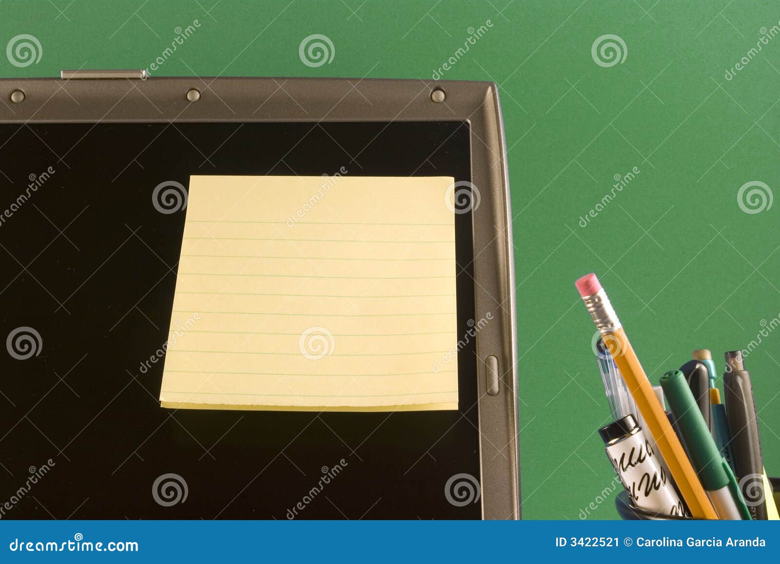 Post-it op computer stock afbeelding. Image of technologie - 3422521