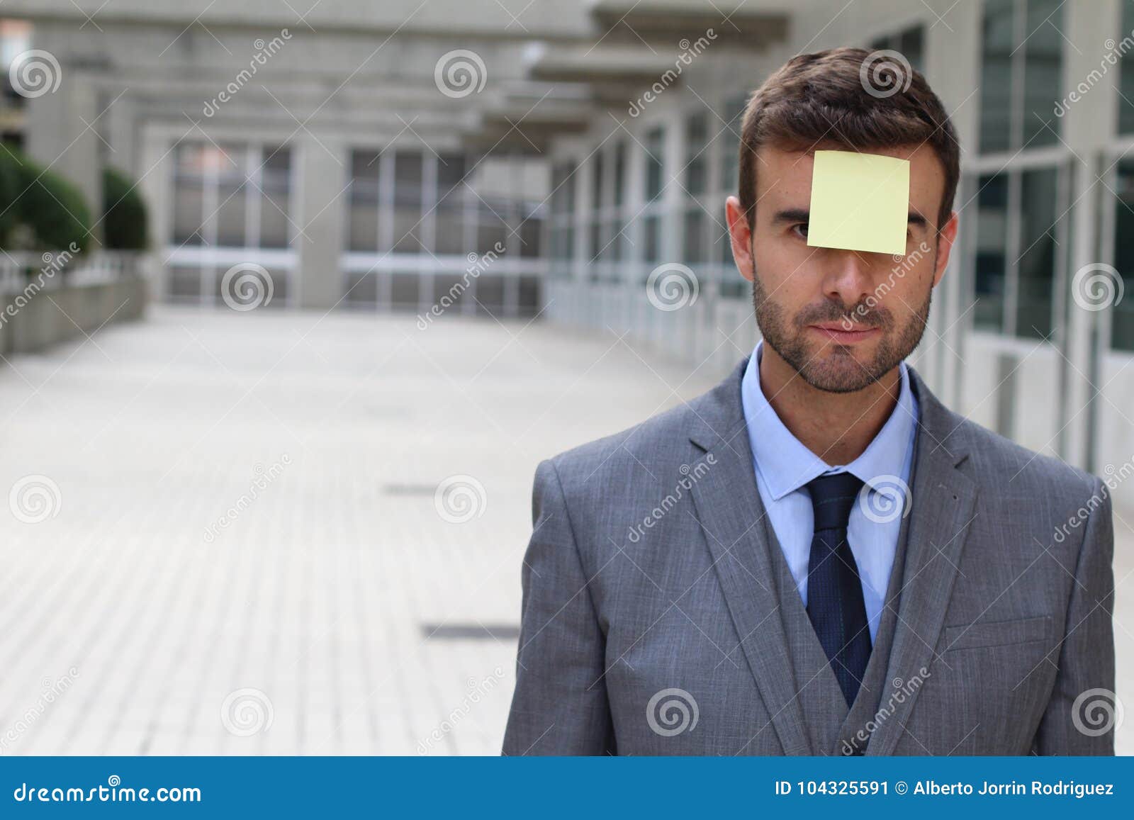 Post-it Que Muestra Un Recordatorio Importante Imagen de archivo ...