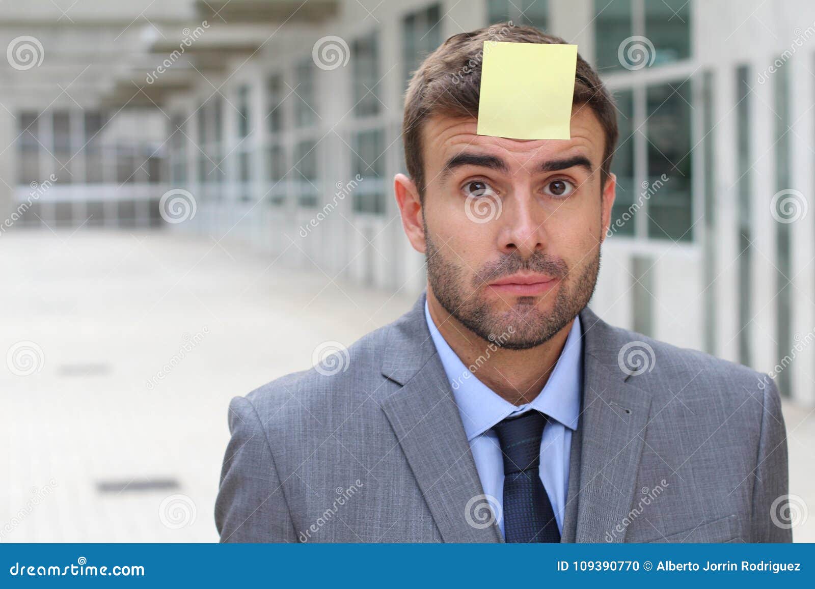 Post-it Que Muestra Un Recordatorio Importante Foto de archivo - Imagen ...