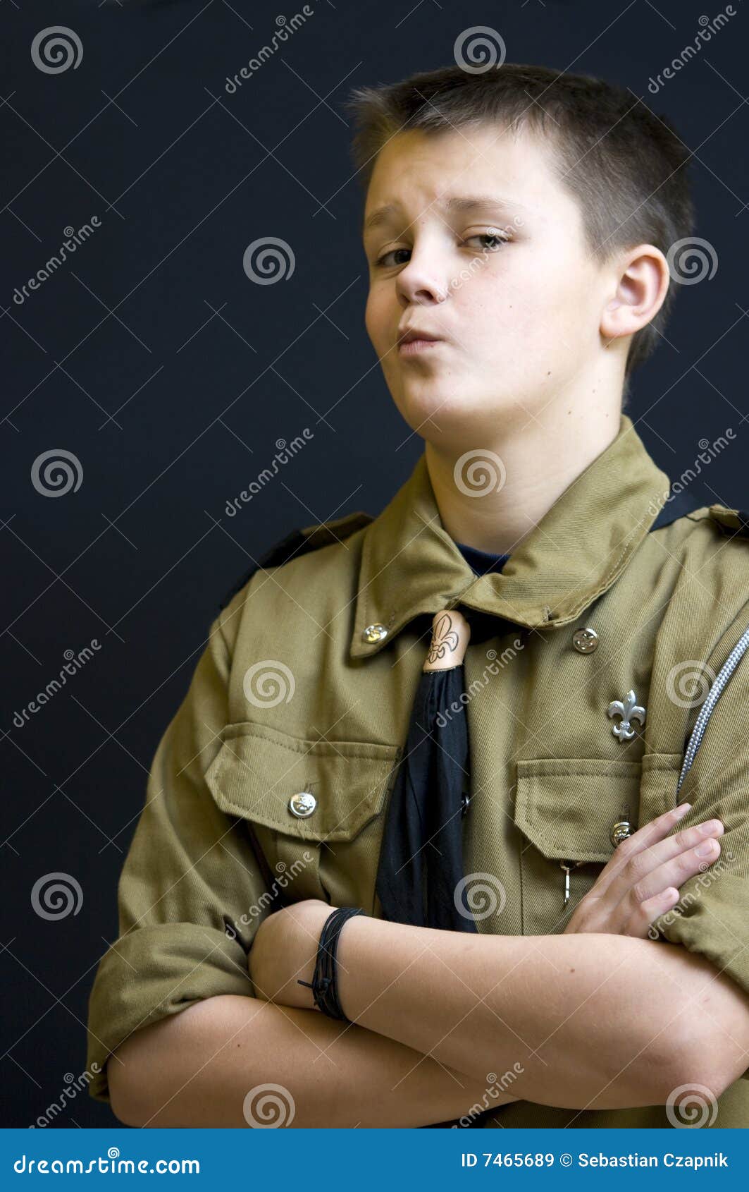 Postawa harcerz obraz stock. Obraz złożonej z koszula - 7465689