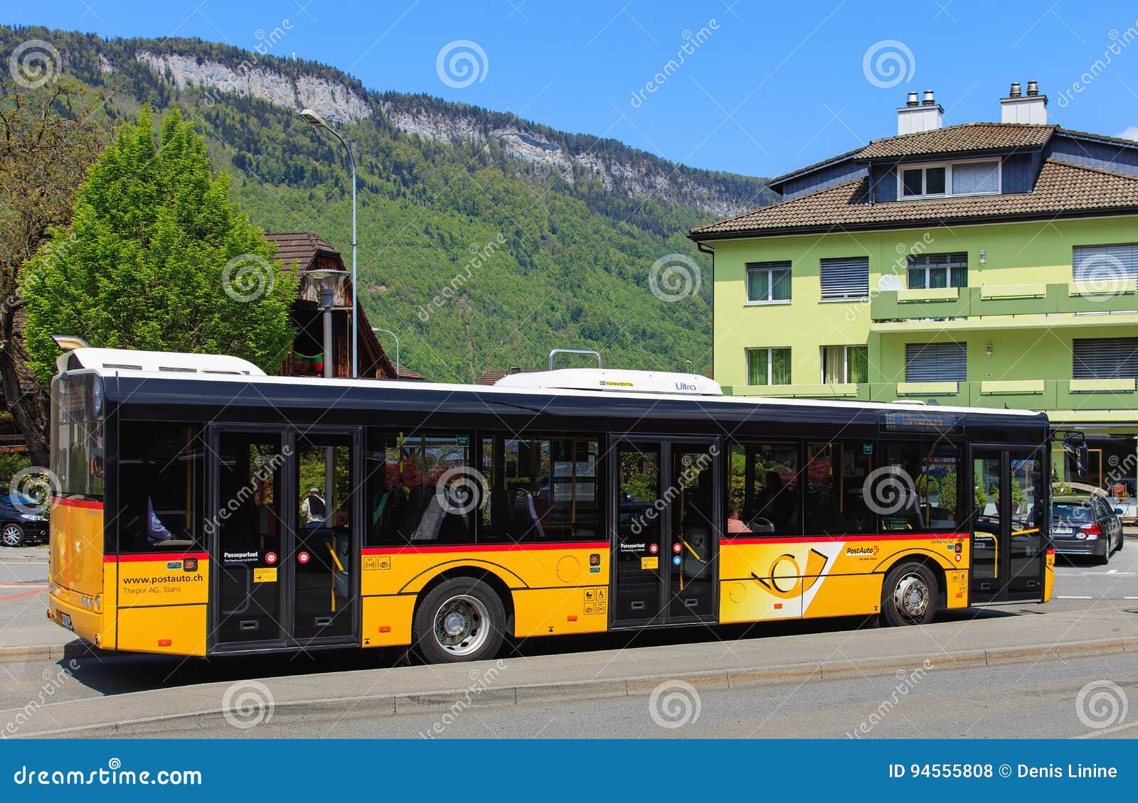 Postbus Solariss Urbino 12 in Der Schweiz Redaktionelles Stockfoto ...