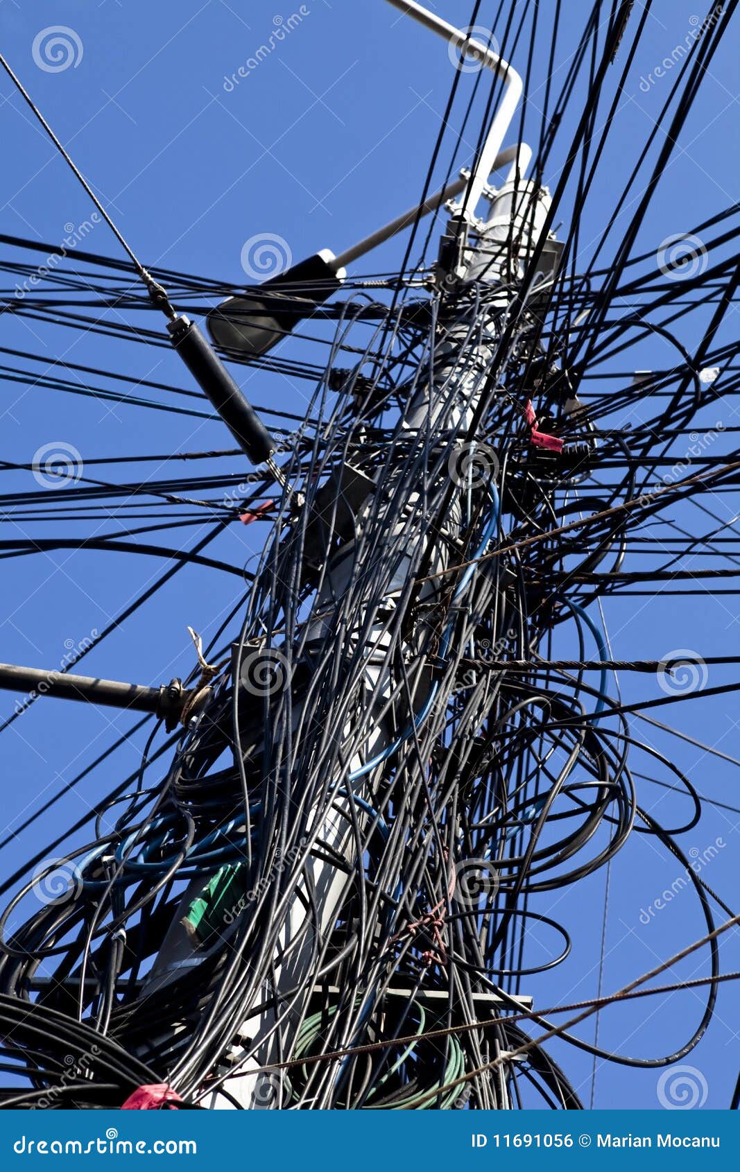 Poste de la electricidad foto de archivo. Imagen de alambre - 11691056