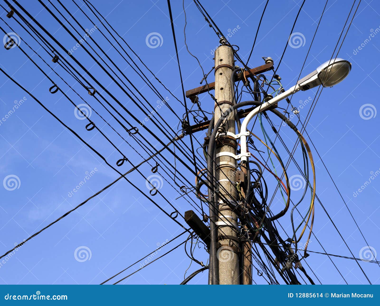 Poste de la electricidad foto de archivo. Imagen de utilitario - 12885614