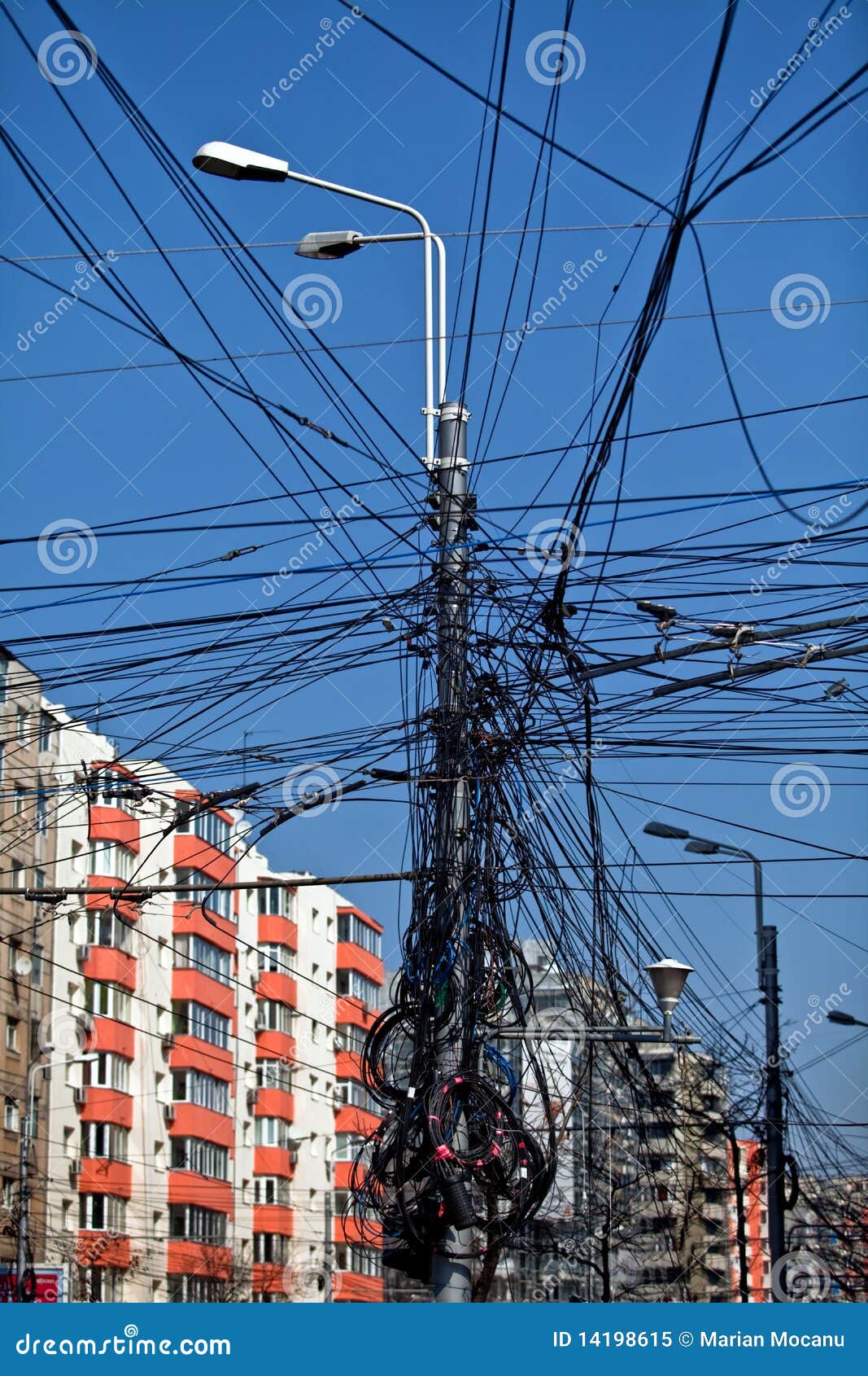 Poste de la electricidad imagen de archivo. Imagen de azul - 14198615