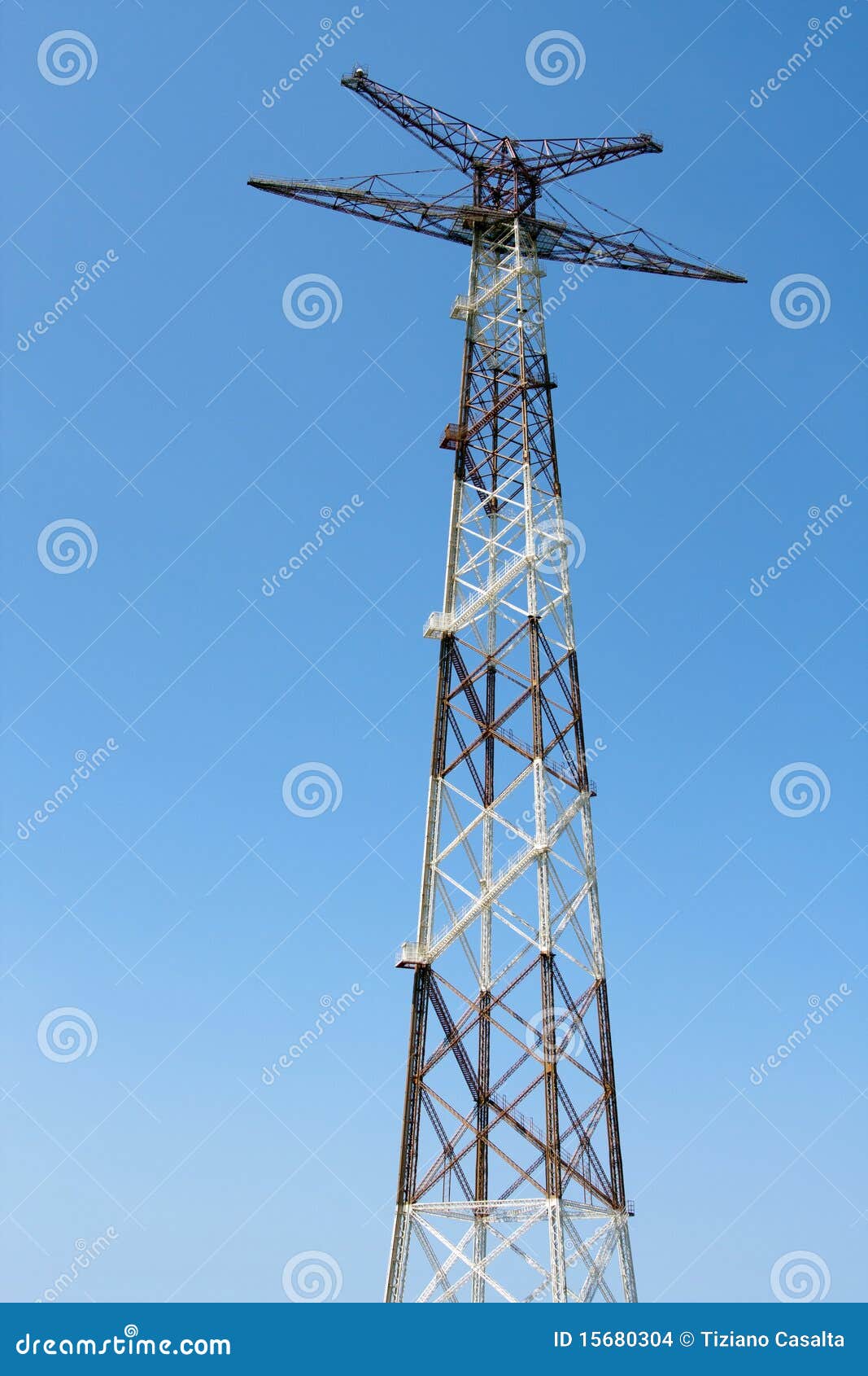 Poste de la electricidad foto de archivo. Imagen de fuerza - 15680304