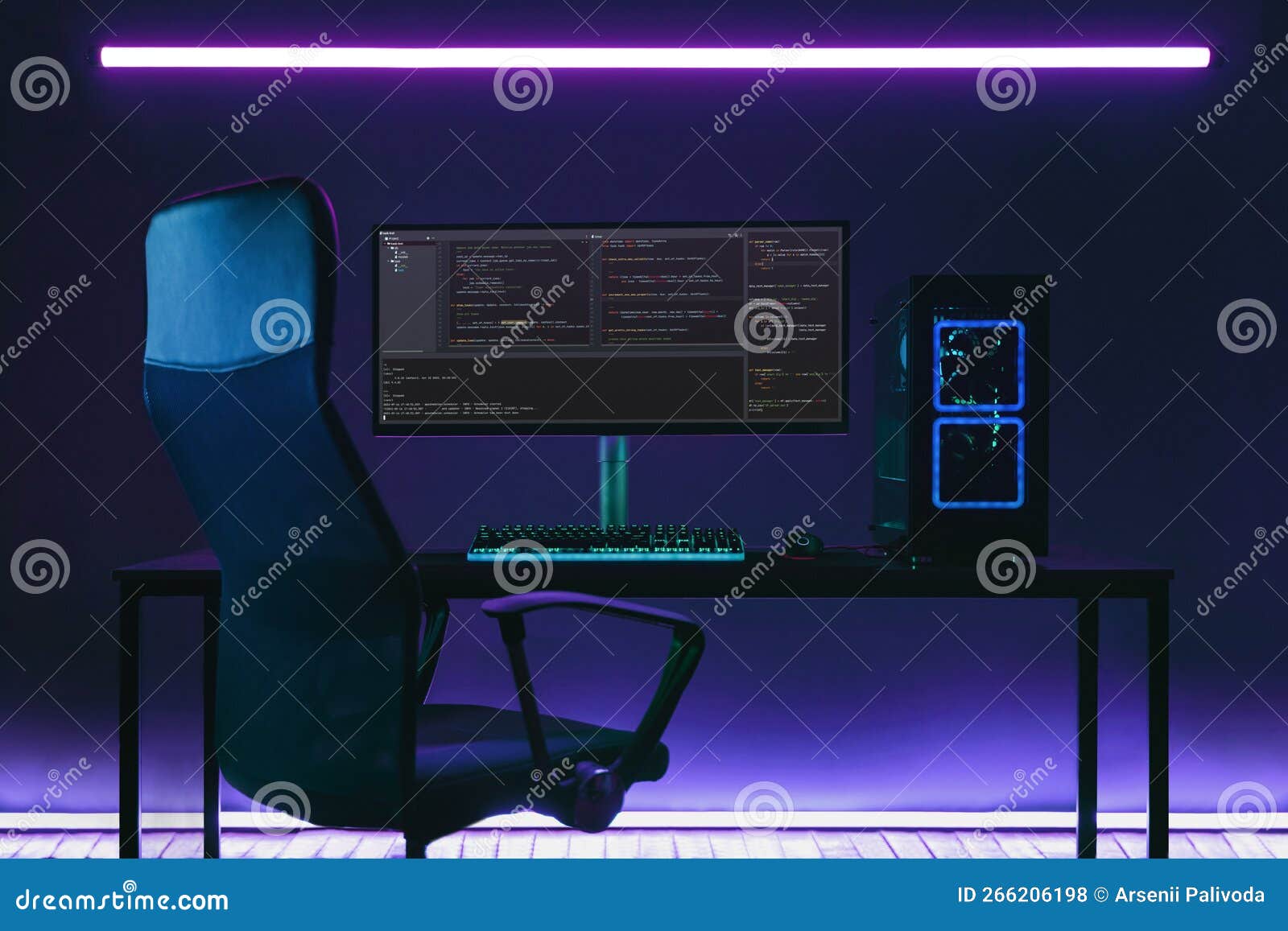 Poste De Travail De Programmeur De Bureau Avec Configuration De Codage Professionnel Sur Bureau ...