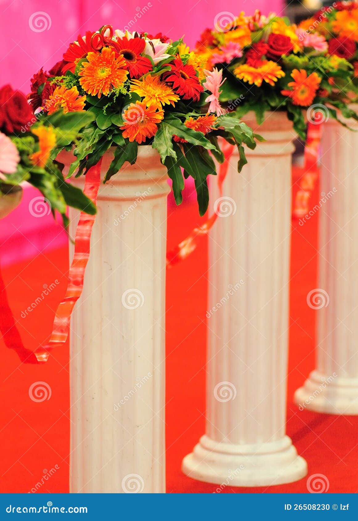 Postes de la flor foto de archivo. Imagen de lirio, flores - 26508230