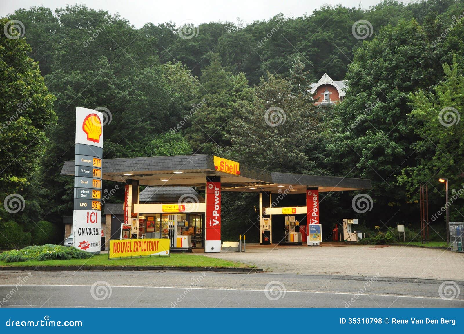 Posto de gasolina de Shell foto de stock editorial. Imagem de logotipo ...