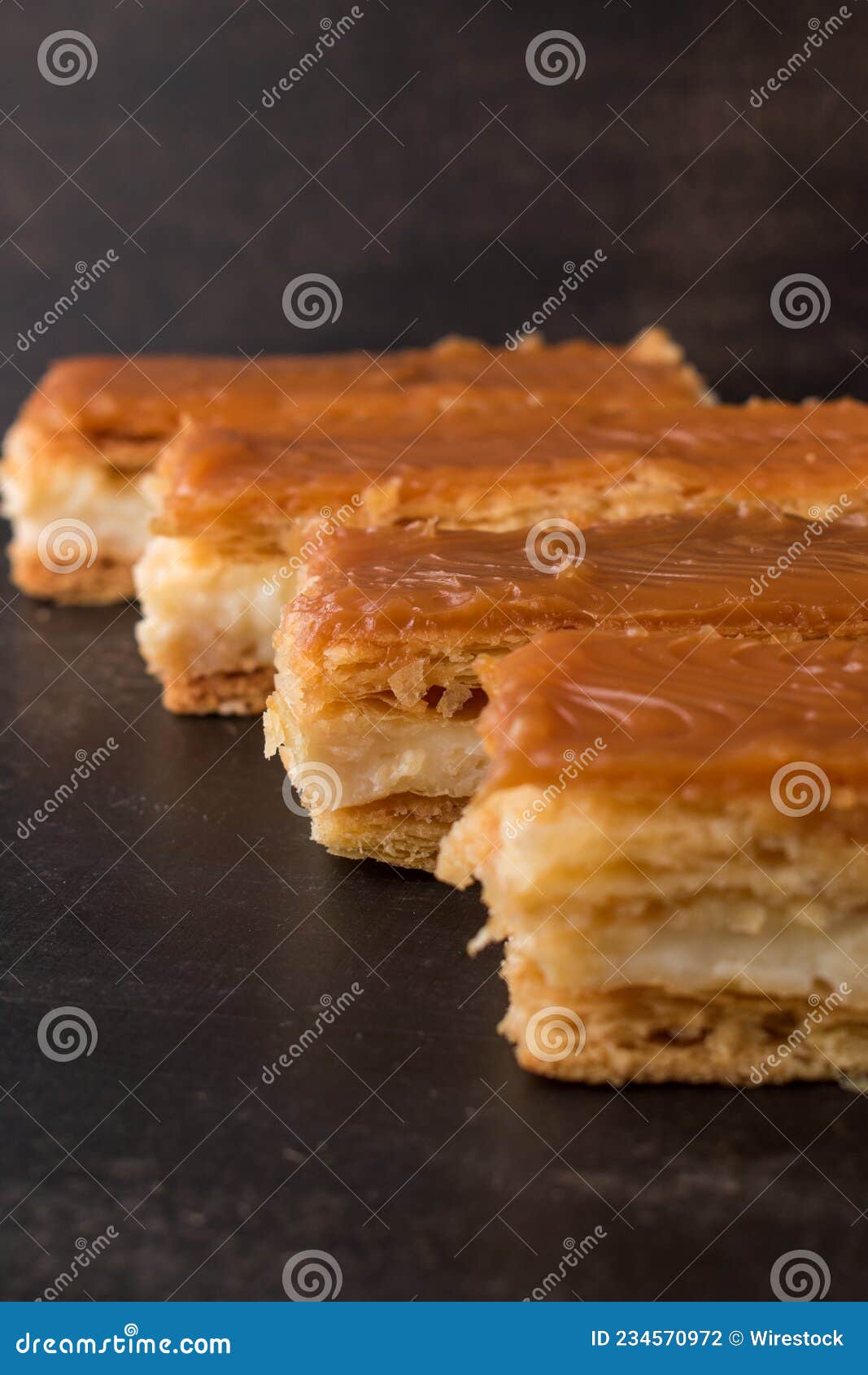 Postre Colombiano Tradicional Milhojas Foto de archivo - Imagen de ...