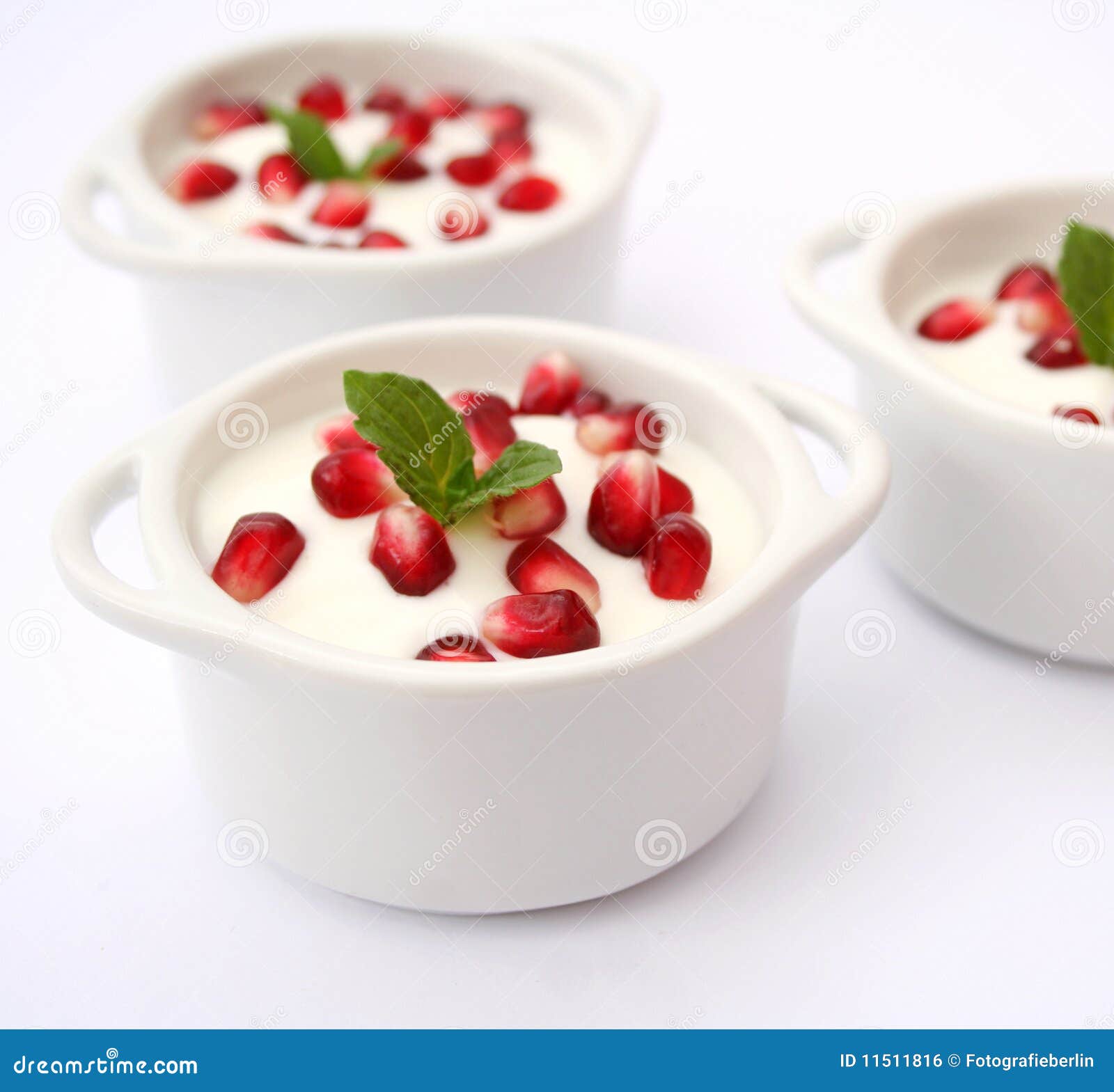 Postre con la granada foto de archivo. Imagen de vitaminas - 11511816