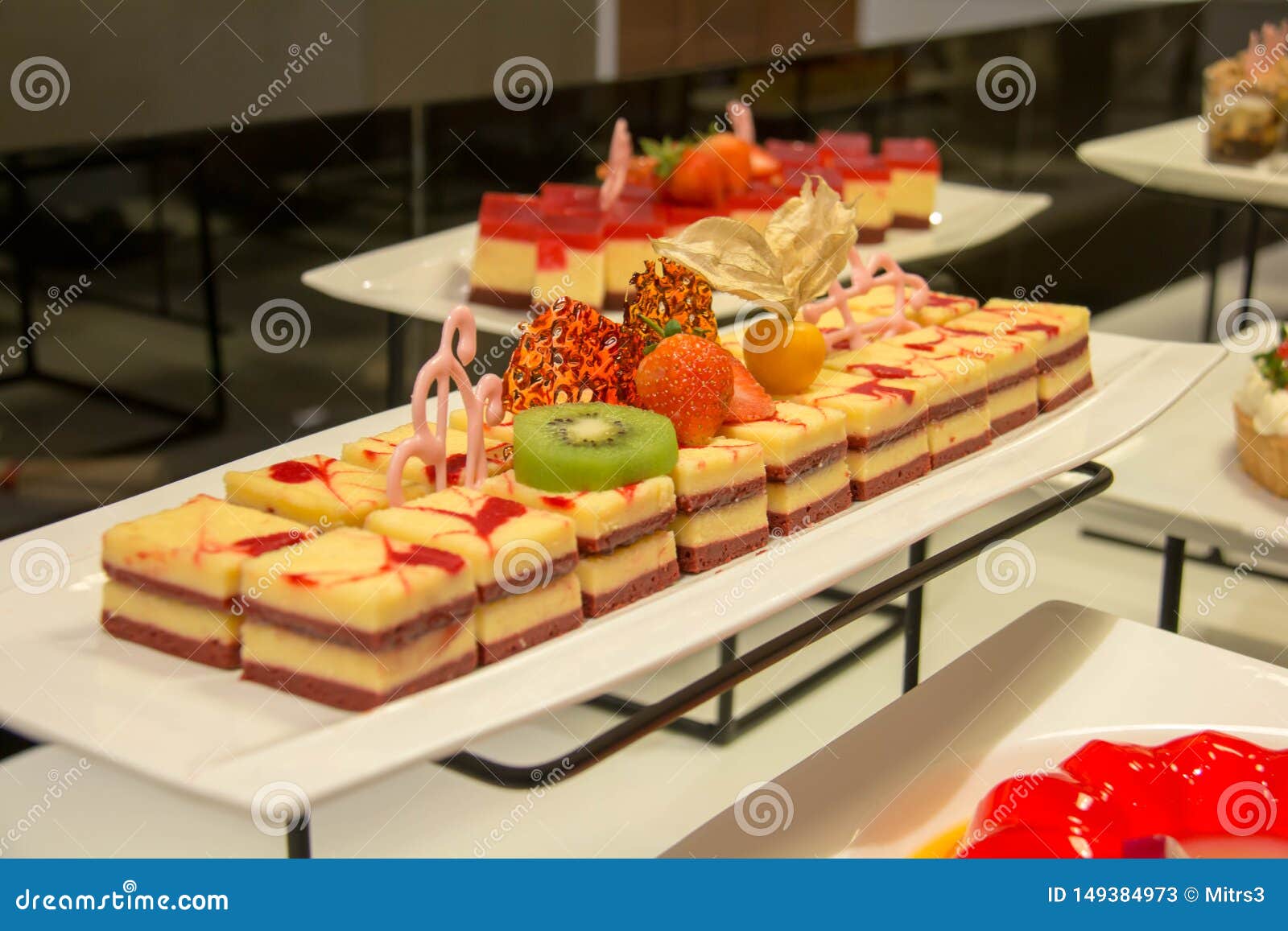 Postre De La Variedad En El Buffet Para El Partido Imagen de archivo ...