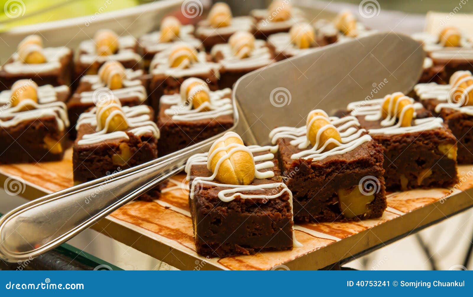 Postre Del Brownie En Una Bandeja Imagen de archivo - Imagen de ...
