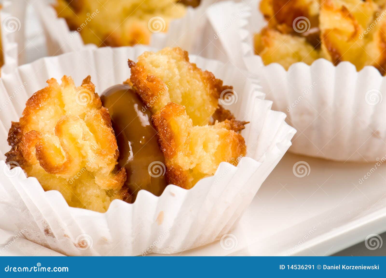 Postre Del Caramelo Y Del Coco Imagen de archivo - Imagen de cierre ...