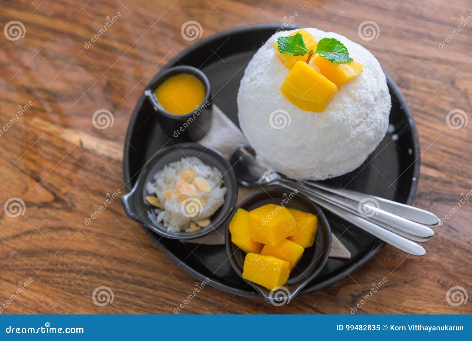 Postre Del Coreano Del Helado Del Mango De La Fruta De Bingsu Imagen de ...