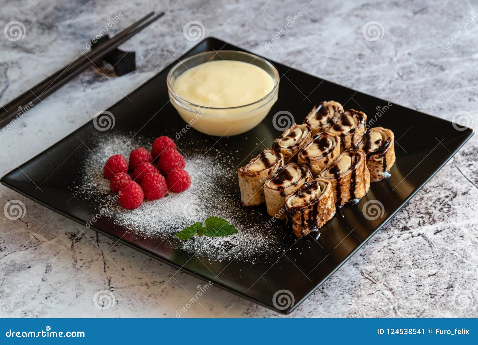 Postre Del Sushi De La Crepe Imagen de archivo - Imagen de fresco ...