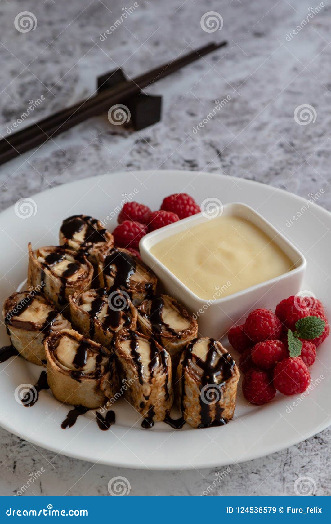 Postre Del Sushi De La Crepe Imagen de archivo - Imagen de sushi ...