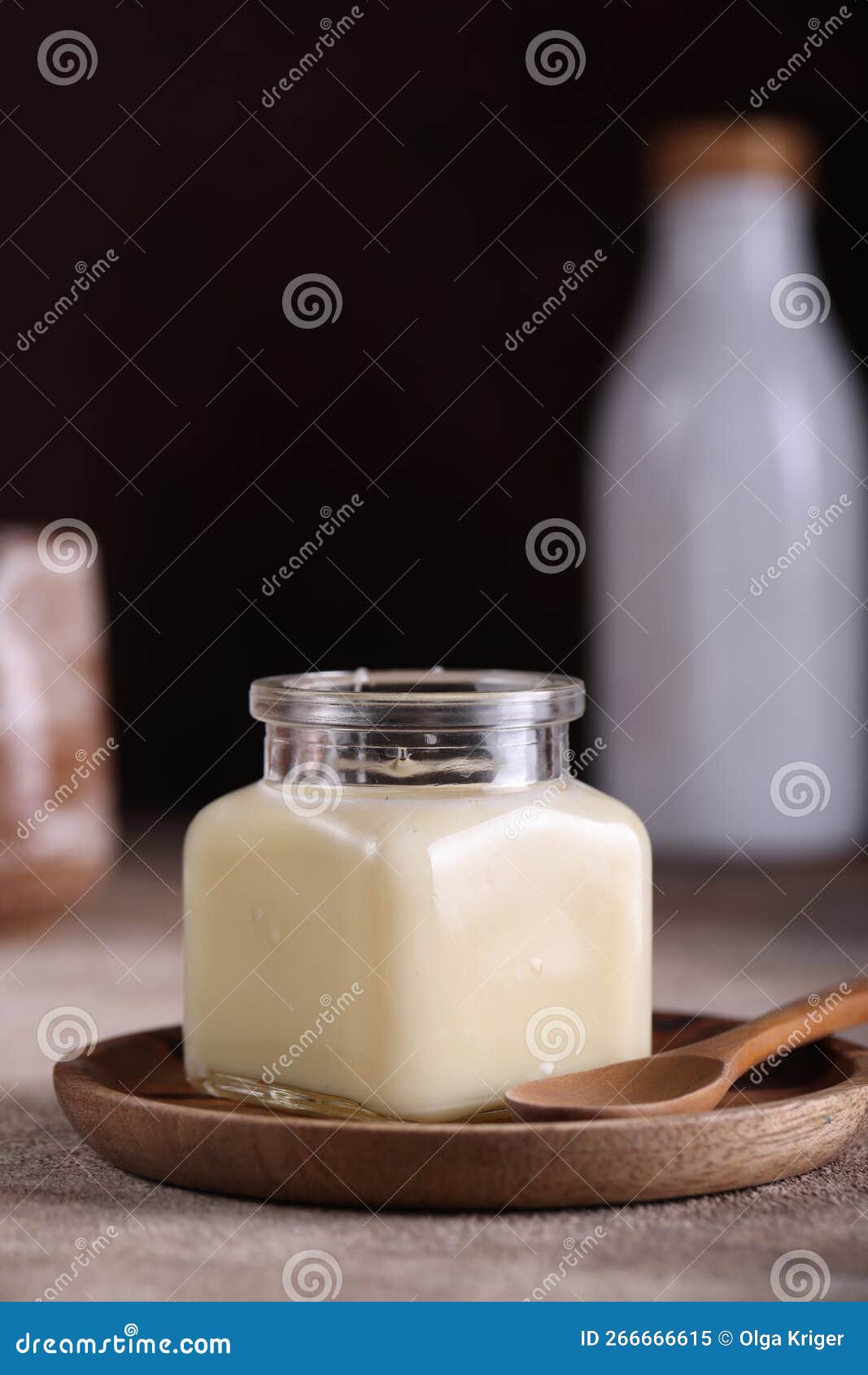 Postre Dulce De Leche Condensada Imagen de archivo - Imagen de salsa ...