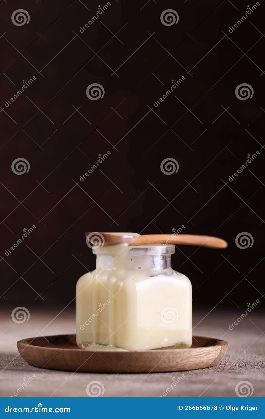 Postre Dulce De Leche Condensada Foto de archivo - Imagen de casero ...