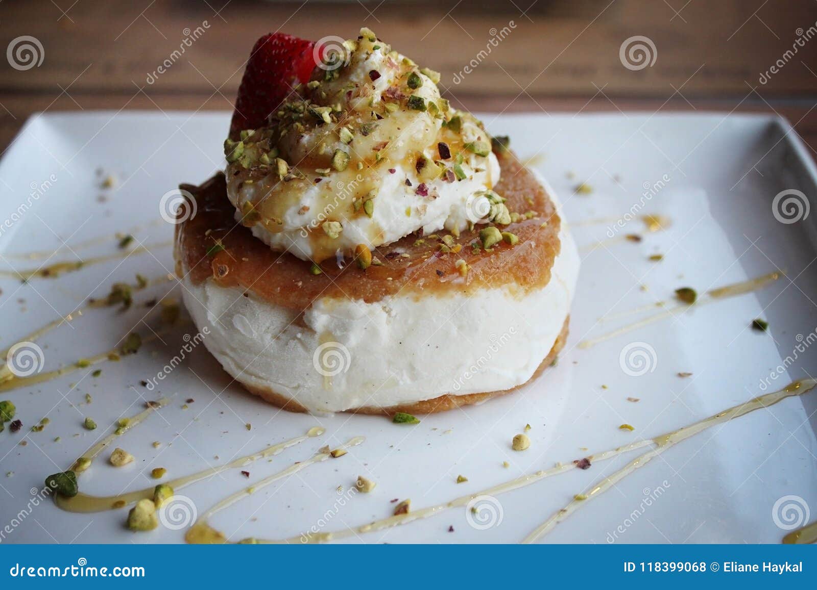 Postre libanés foto de archivo. Imagen de fresco, fresa - 118399068