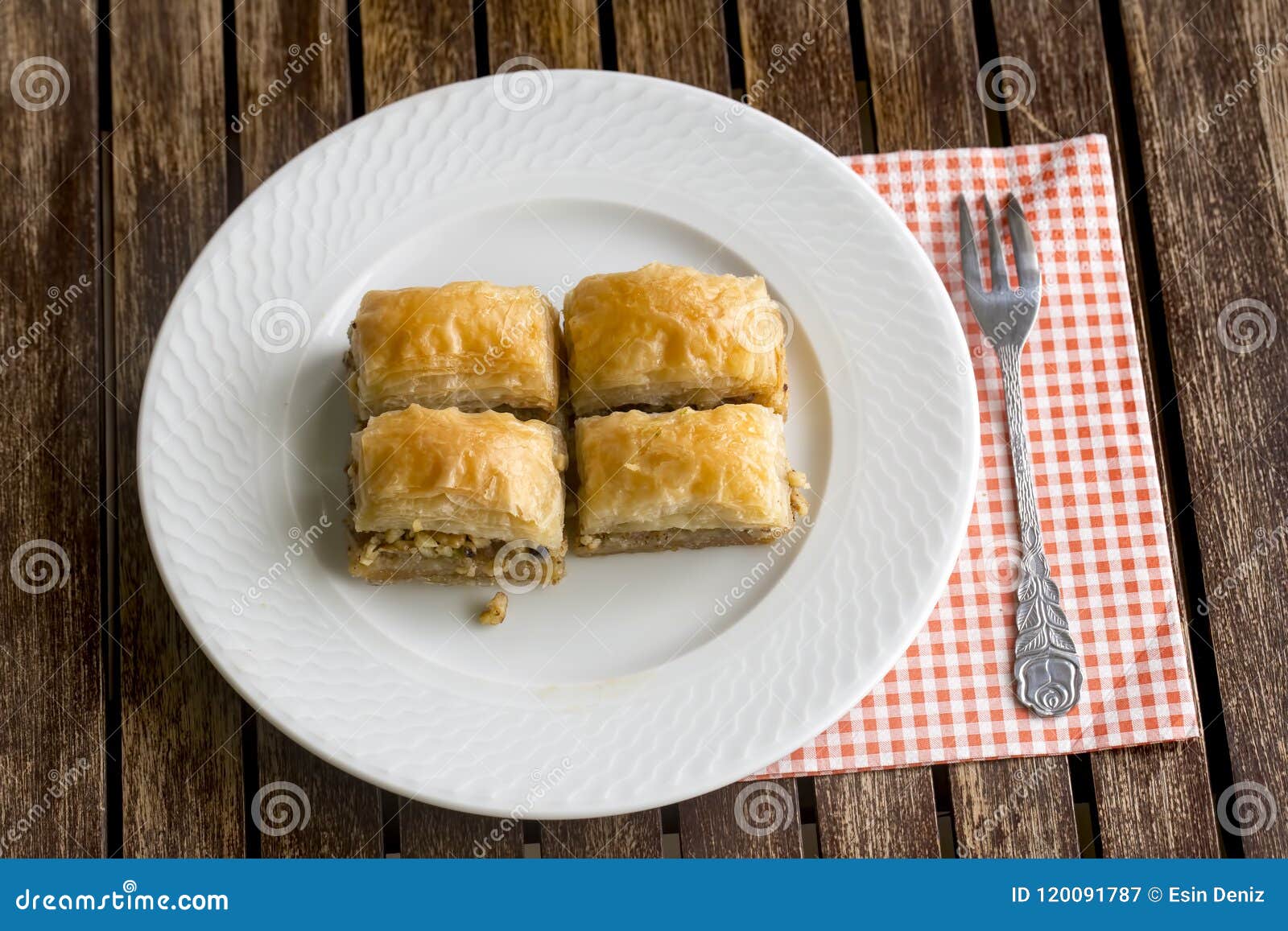 Postre turco; baklava imagen de archivo. Imagen de cultura - 120091787