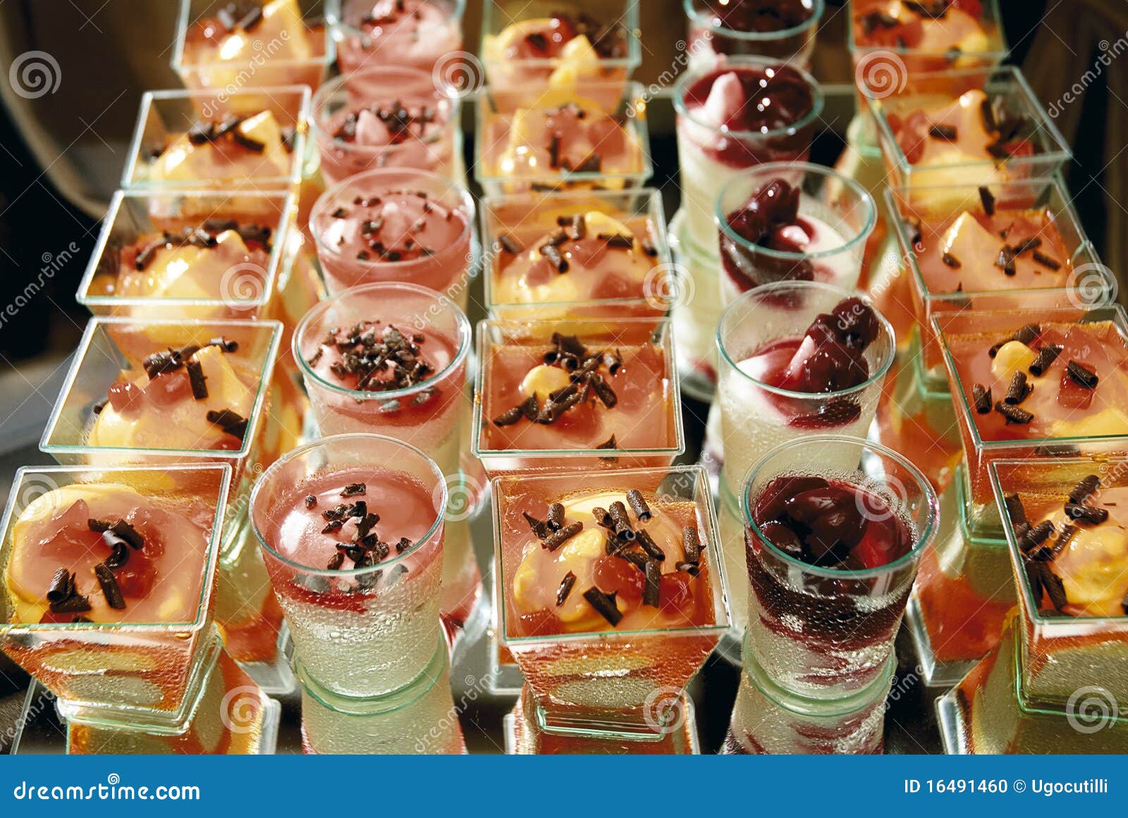 Postres congelados foto de archivo. Imagen de bandeja - 16491460