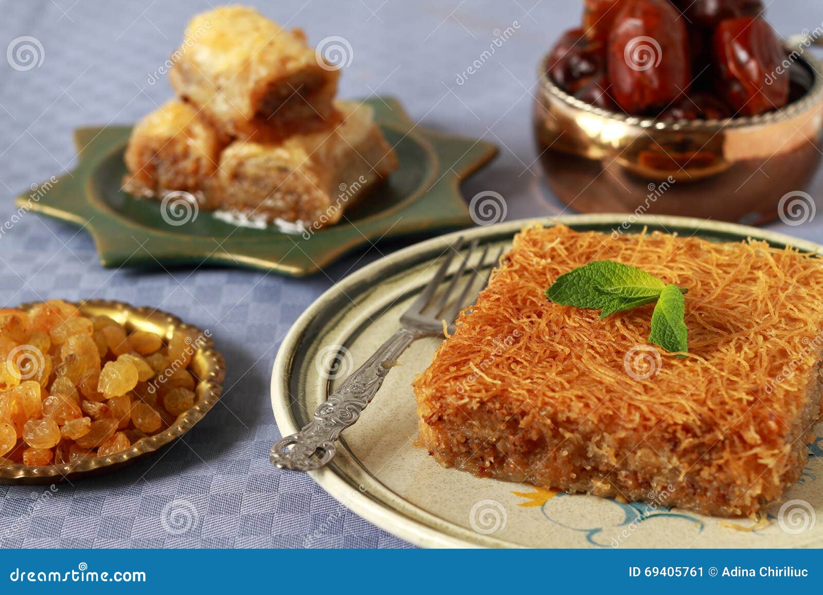 Postres Turcos Tradicionales Imagen de archivo - Imagen de medio ...
