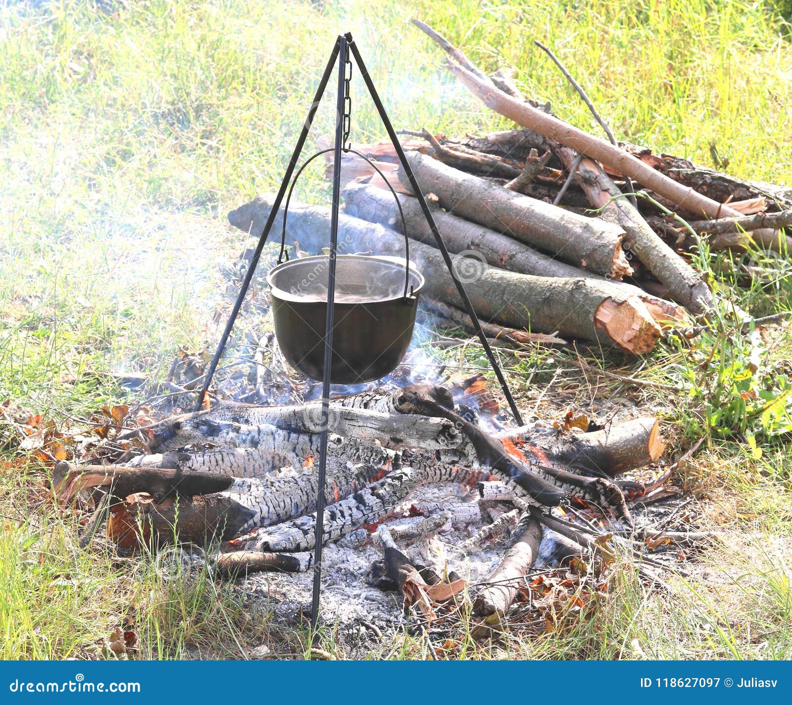 Pot for cooking on a fire stock image. Image of leave - 118627097
