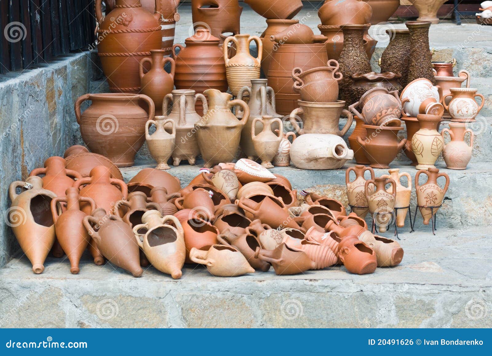 POT Di Argilla Ed Amphoras in Nesebar, Bulgaria Fotografia Stock ...