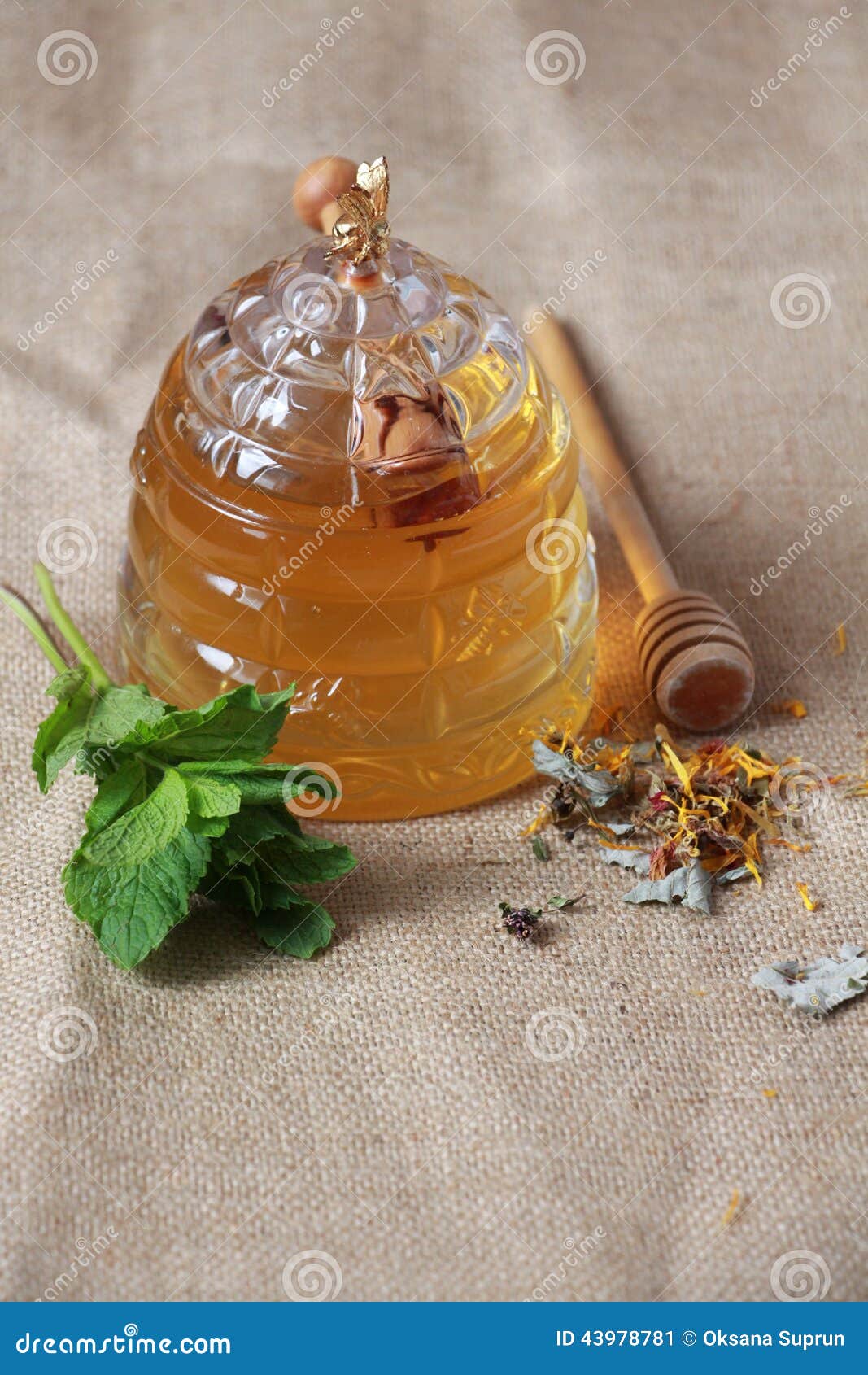 Pot et tisane de miel image stock. Image du miel, thé - 43978781