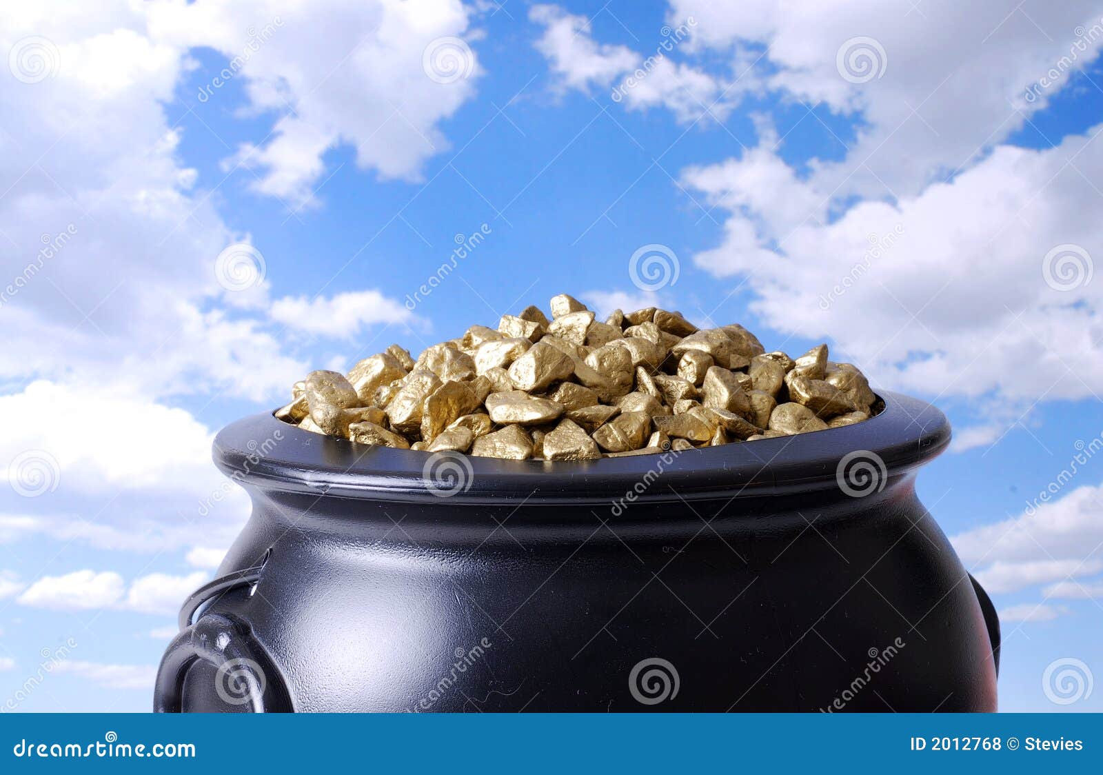 Pot of Gold stock photo. Image of cauldron, saint, precious - 2012768