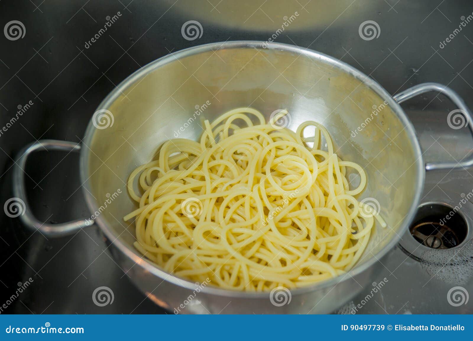 Pot with Spaghetti Just Drained Stock Image - Image of drain, strainer ...