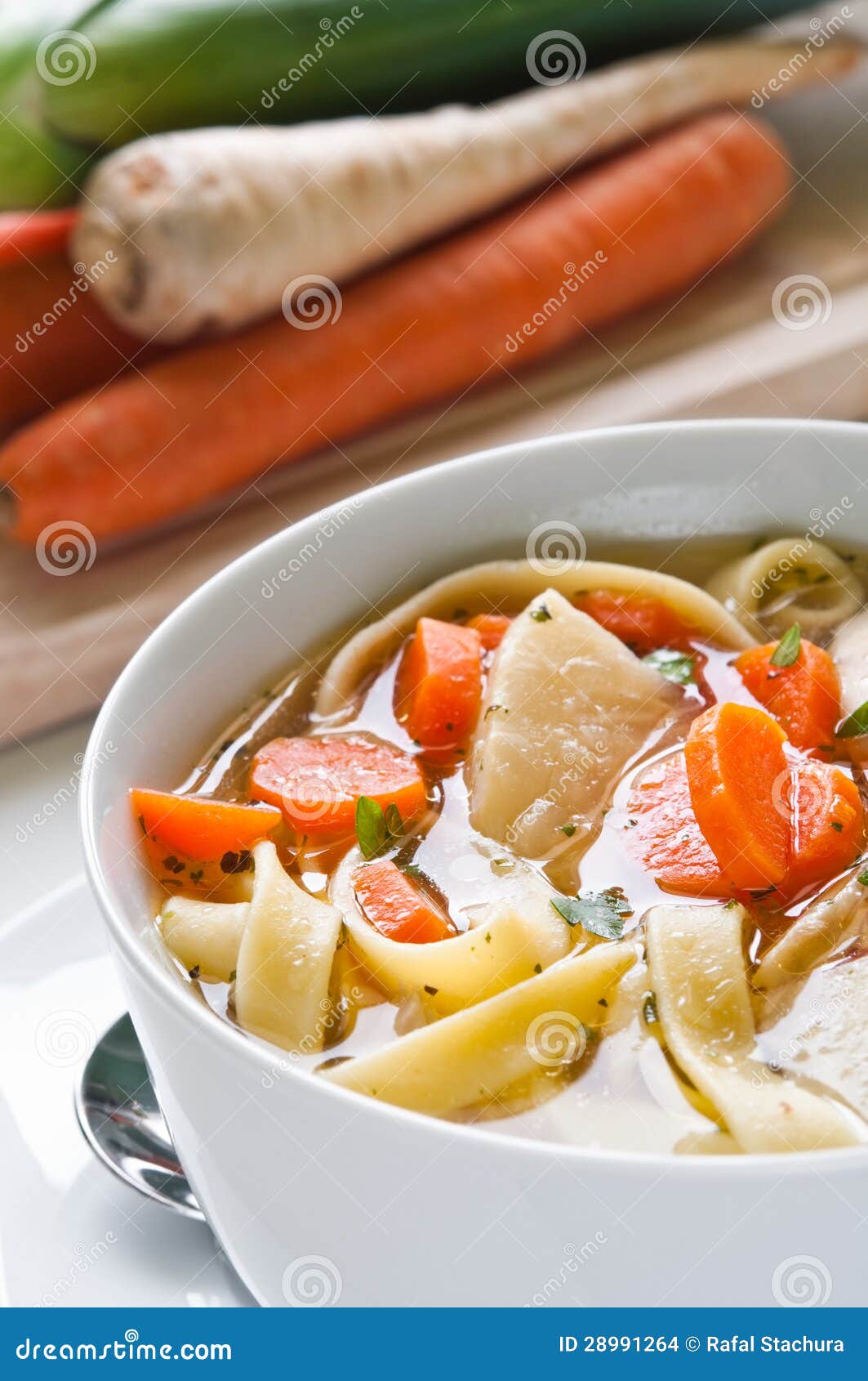 Potage au poulet photo stock. Image du sain, apéritif - 28991264