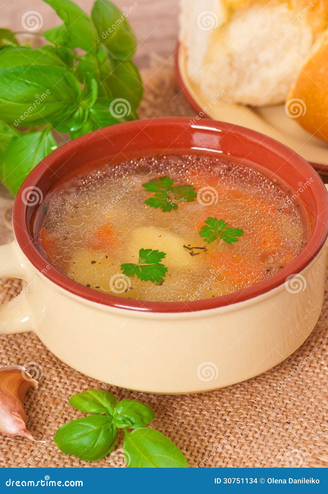 Potage au poulet photo stock. Image du pain, gourmet - 30751134