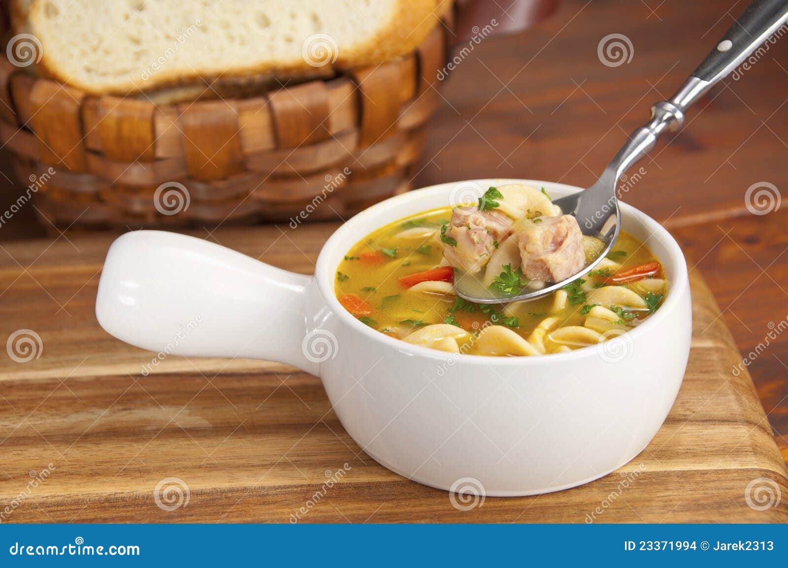 Potage de poulet photo stock. Image du pain, panier, type - 23371994