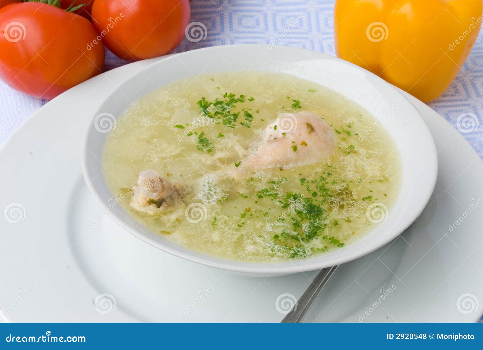 Potage De Poulet Avec La Patte De Poulet Photo stock - Image du plaque ...