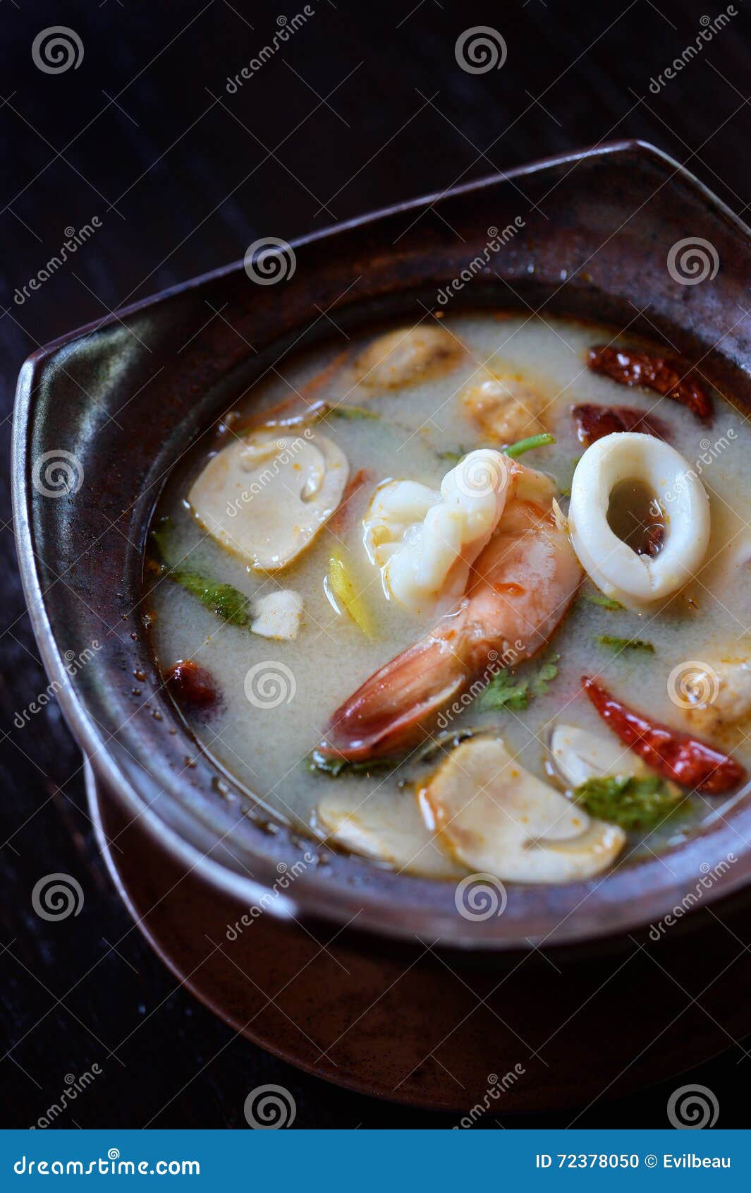 Potage de Tom Yum photo stock. Image du nourriture, cuvette - 72378050