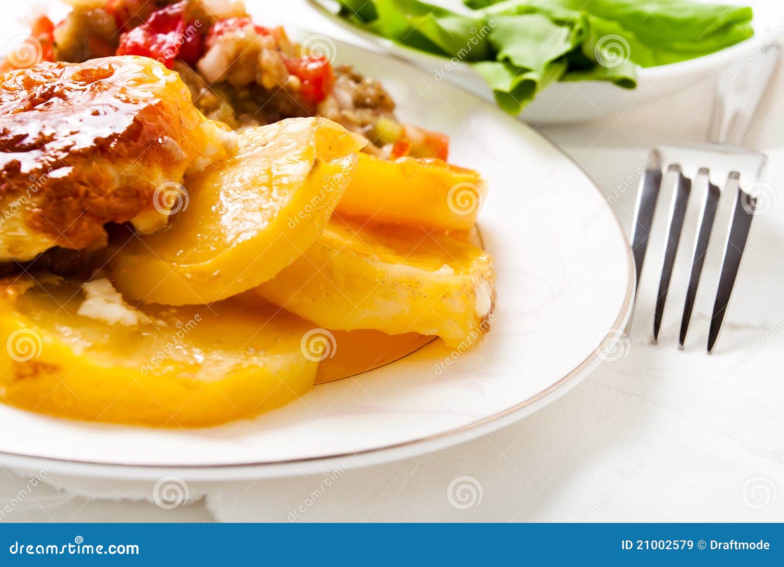 Potatoe et viande image stock. Image du cuisine, nutrition - 21002579