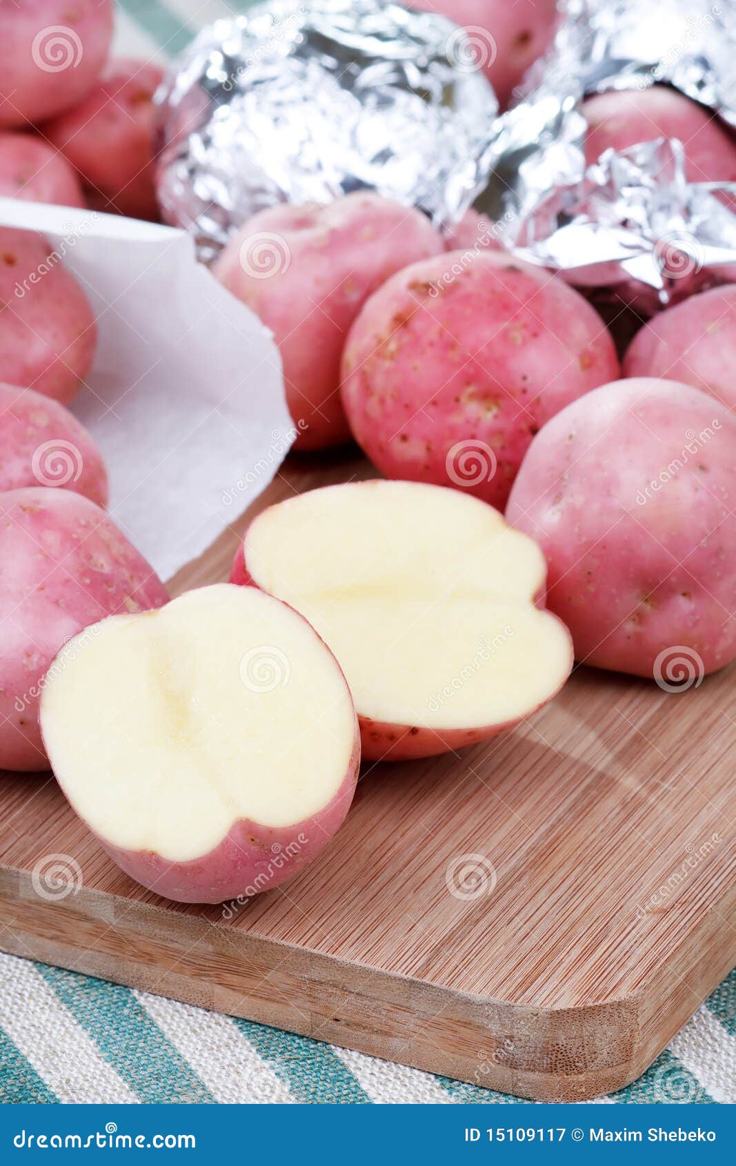 Potatoes on the table stock image. Image of root, burlap - 15109117