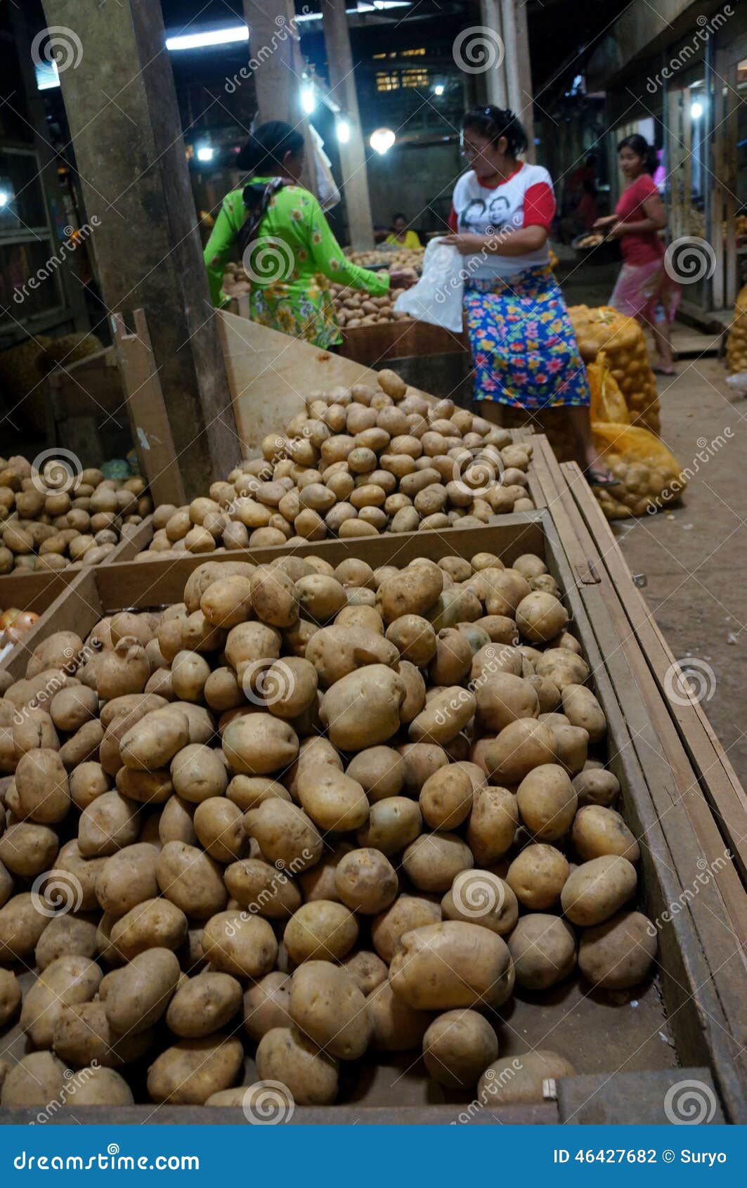 Potatoes editorial photography. Image of marketplace - 46427682
