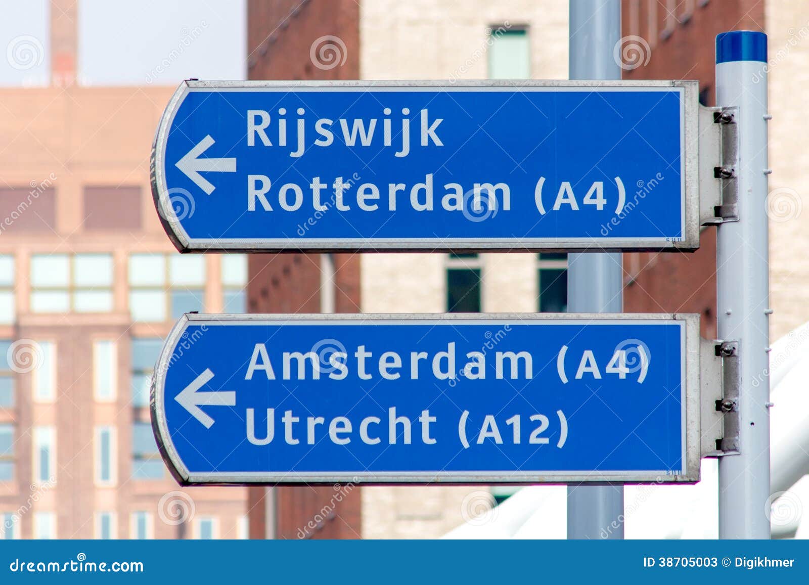 Poteau de signalisation image stock. Image du virage - 38705003