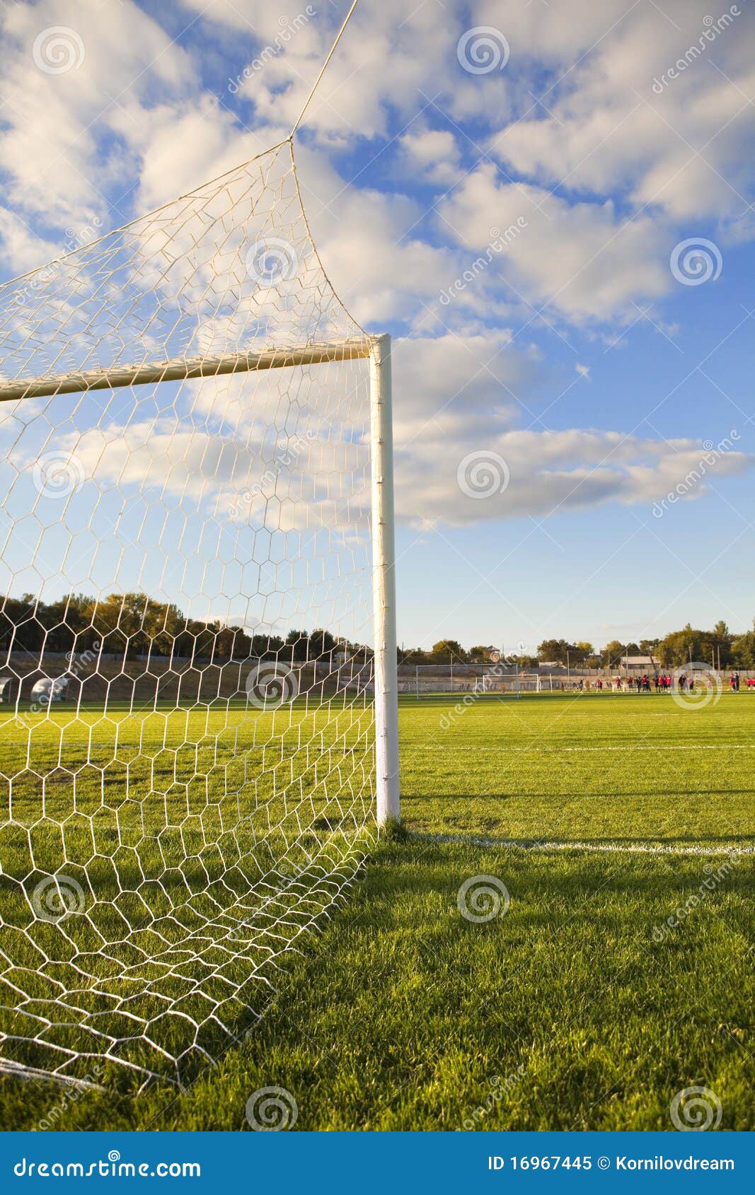 Poteau De Terrain De Football Image stock - Image du ligne, cadre: 16967445