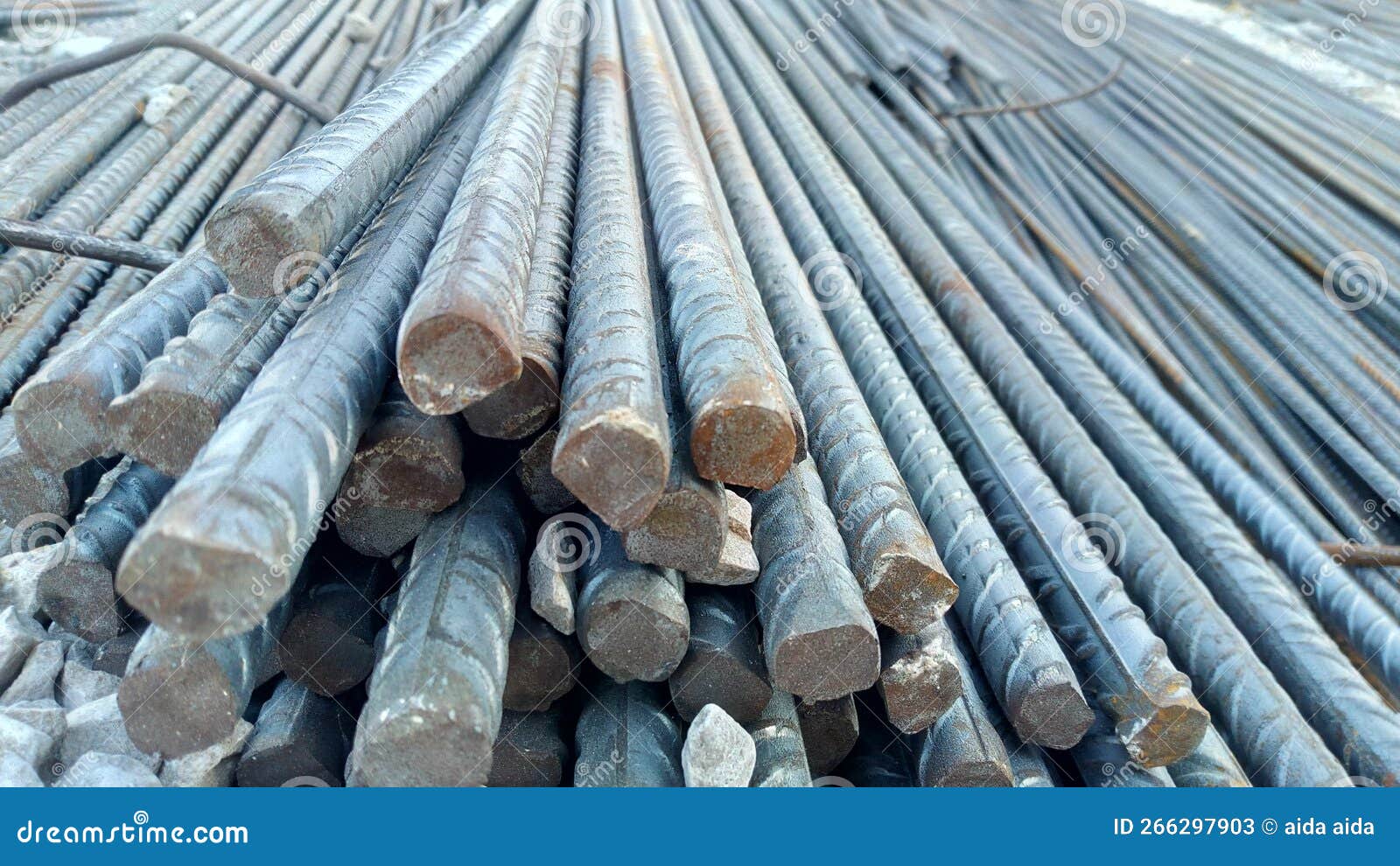 Poteaux En Fer De Construction Image stock - Image of postes ...